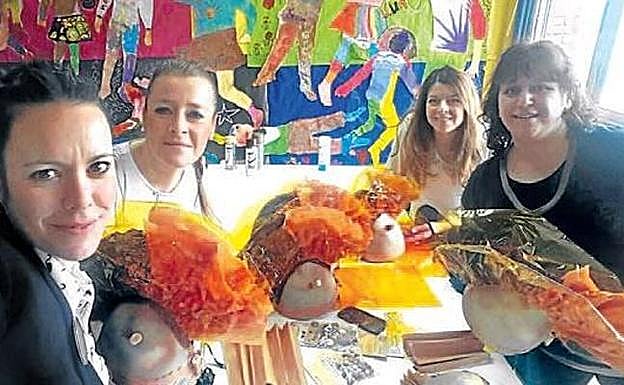 Basauri abre a los vecinos un local en el centro cívico de Basozelai para preparar los disfraces ...